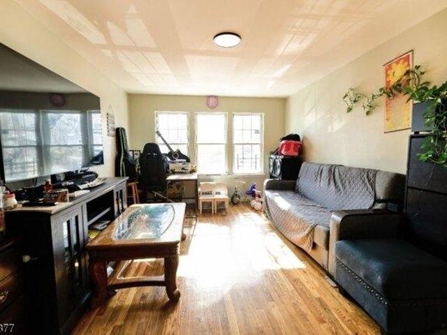 house with 6 bedroom, Newark NJ ES104407624