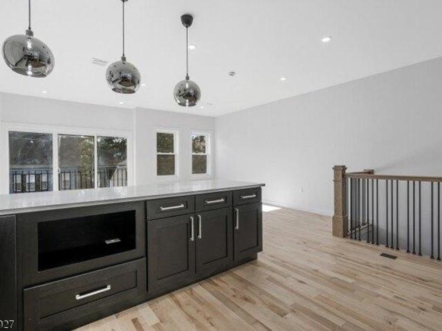 house with 6 bedroom, Newark NJ ES104542259