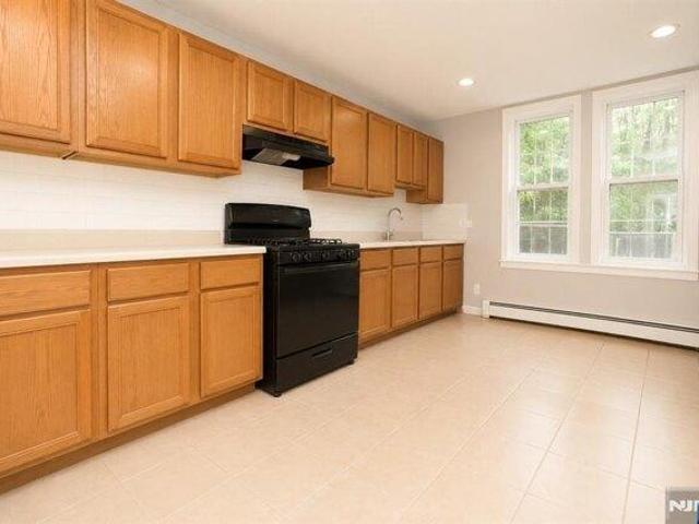house with 6 bedroom, Newark NJ ES104567107