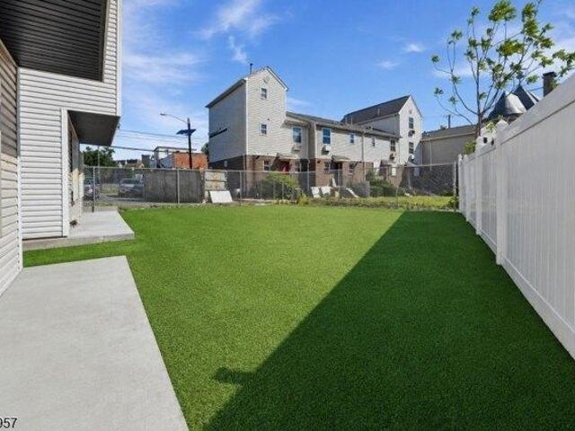 house with 6 bedroom, Newark NJ ES104758834