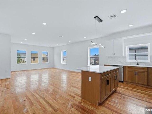 house with 6 bedroom, Newark NJ ES104833193