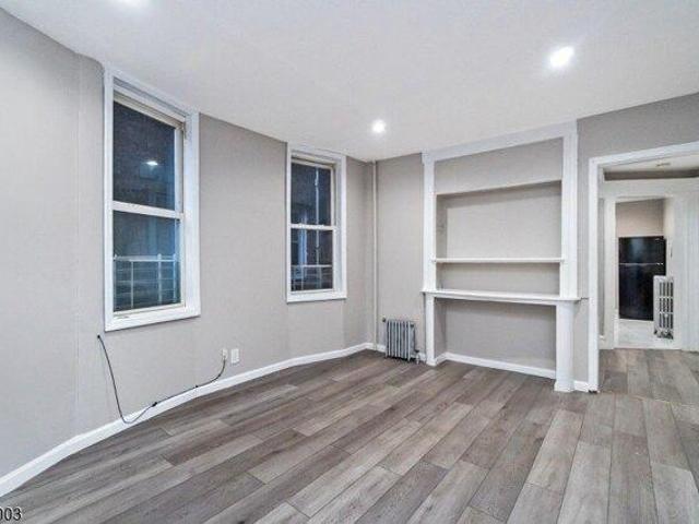 house with 6 bedroom, Newark NJ ES104192176