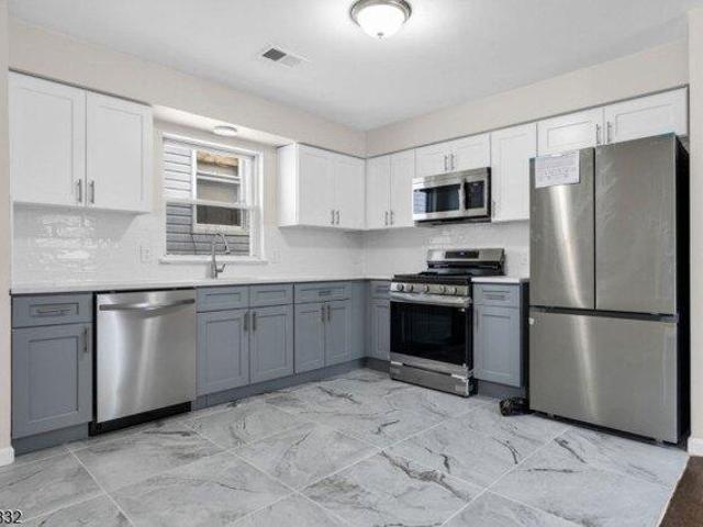 house with 6 bedroom, Newark NJ ES104237813