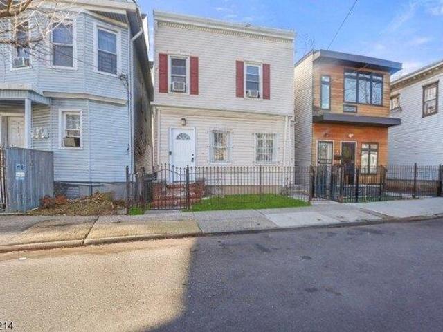 house with 6 bedroom, Newark NJ ES105124443