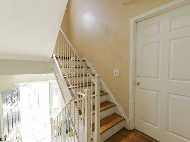 house with 6 bedroom, Newark NJ ES105126214