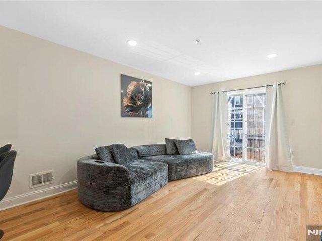 house with 6 bedroom, Newark NJ ES105142774