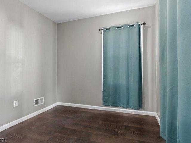 house with 6 bedroom, Newark NJ ES105142183
