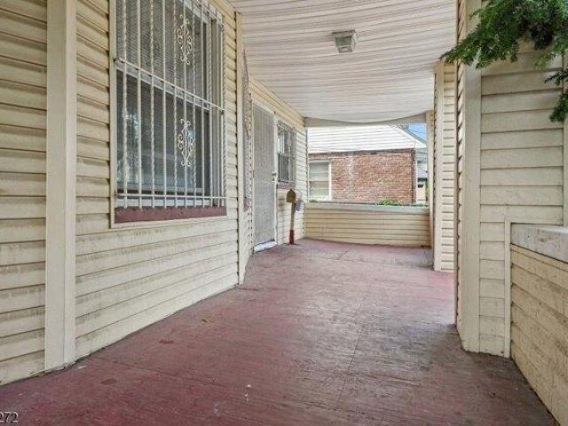 house with 6 bedroom, Newark NJ ES105143448