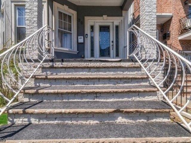 house with 6 bedroom, Newark NJ ES105173462