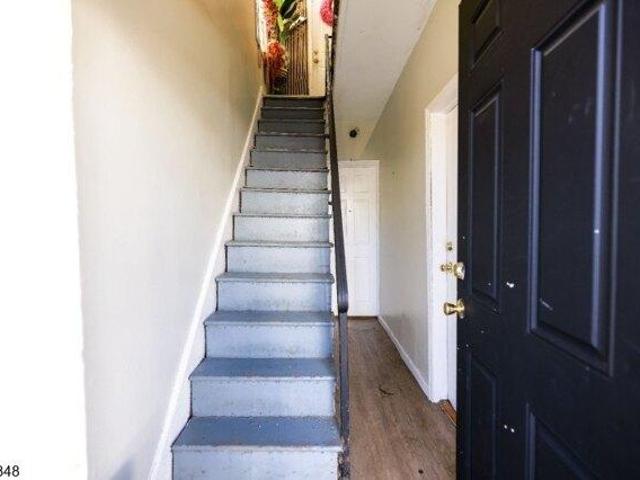 house with 6 bedroom, Newark NJ ES105191281