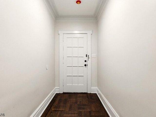 house with 6 bedroom, Newark NJ ES105205801