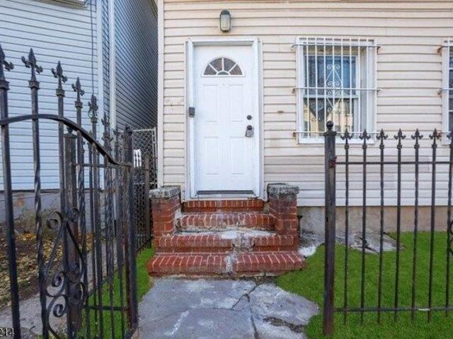 house with 6 bedroom, Newark NJ ES105207891