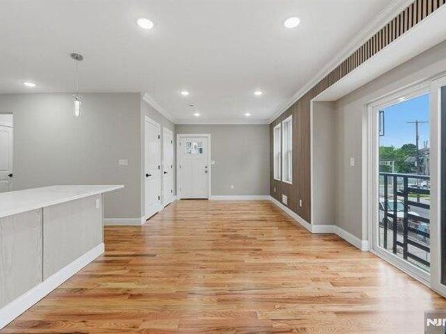 house with 6 bedroom, Newark NJ ES105278596