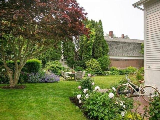 house with 6 bedroom, Newport RI ES105114240