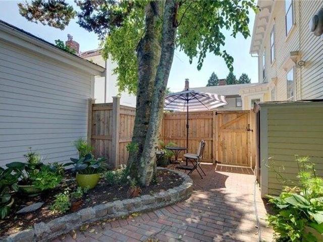 house with 6 bedroom, Newport RI ES105122608