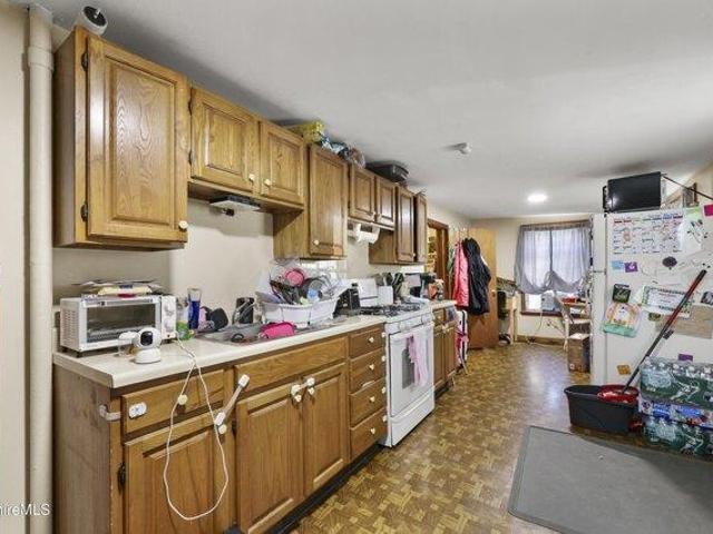 house with 6 bedroom, North Adams MA ES104079221