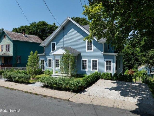 house with 6 bedroom, North Adams MA ES105060415