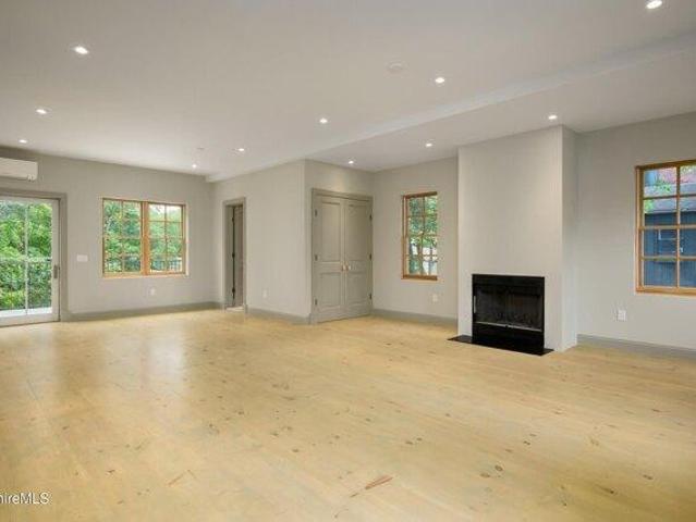 house with 6 bedroom, North Adams MA ES105127842
