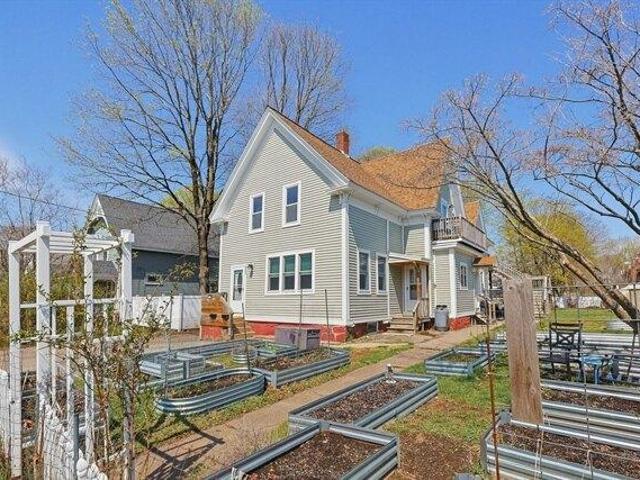 house with 6 bedroom, North Attleboro MA DLS102708486