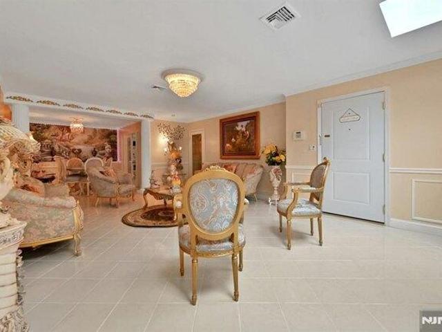 house with 6 bedroom, North Bergen NJ ES104513565