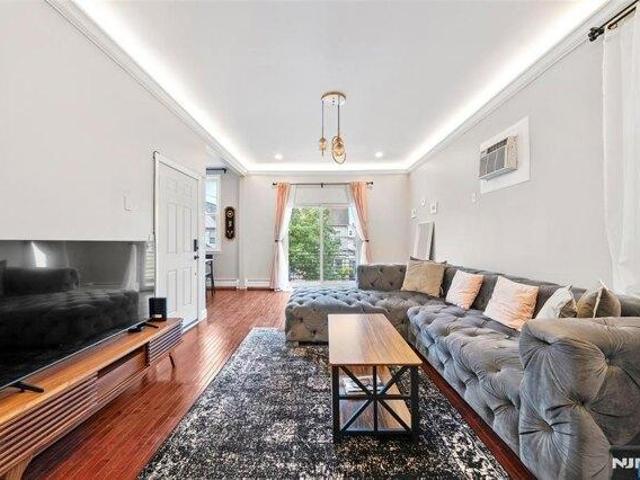 house with 6 bedroom, North Bergen NJ ES104832622