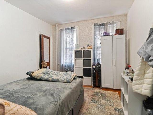 house with 6 bedroom, North Bergen NJ ES104152629