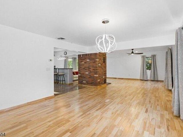 house with 6 bedroom, North Haledon NJ ES105141957