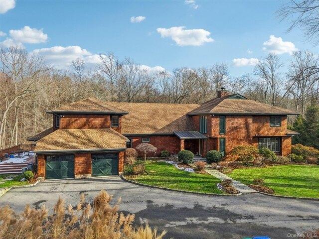 house with 6 bedroom, North m NY DLS102279982