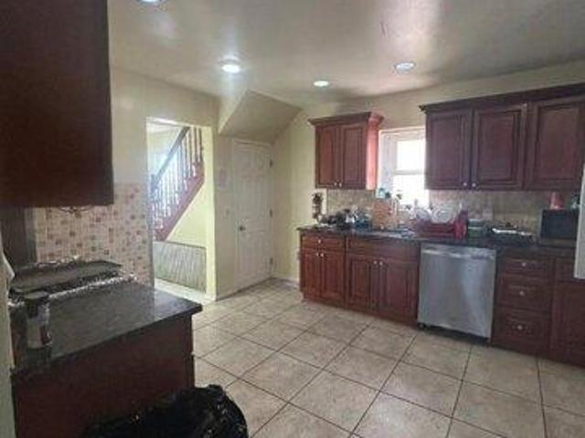 house with 6 bedroom, North Plainfield NJ ES104152353