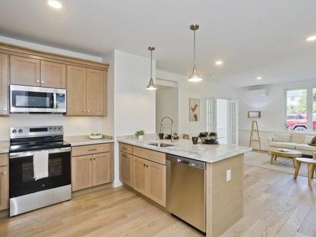 house with 6 bedroom, Northampton MA ES105013630