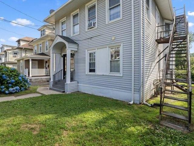 house with 6 bedroom, Norwalk CT DLS102584117