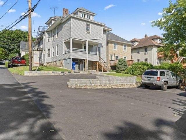 house with 6 bedroom, Norwalk CT ES104296794