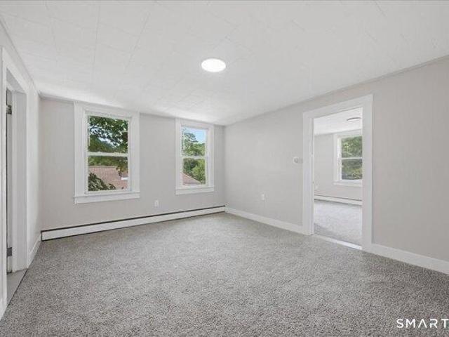 house with 6 bedroom, Norwich CT ES105176063