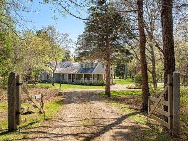 house with 6 bedroom, Oak Bluffs MA DS103443690