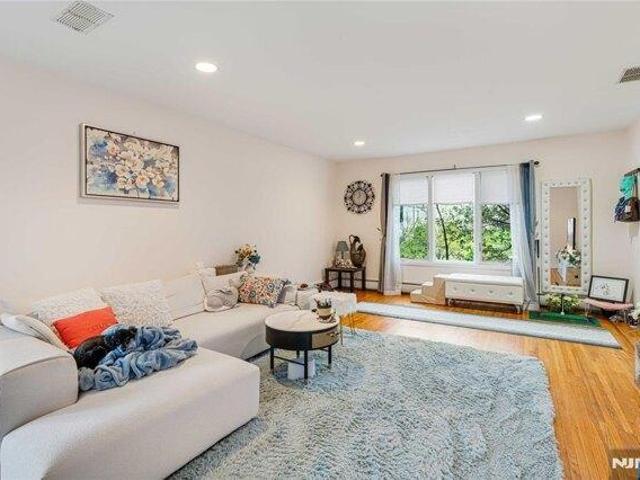 house with 6 bedroom, Palisades Park NJ DS101783496