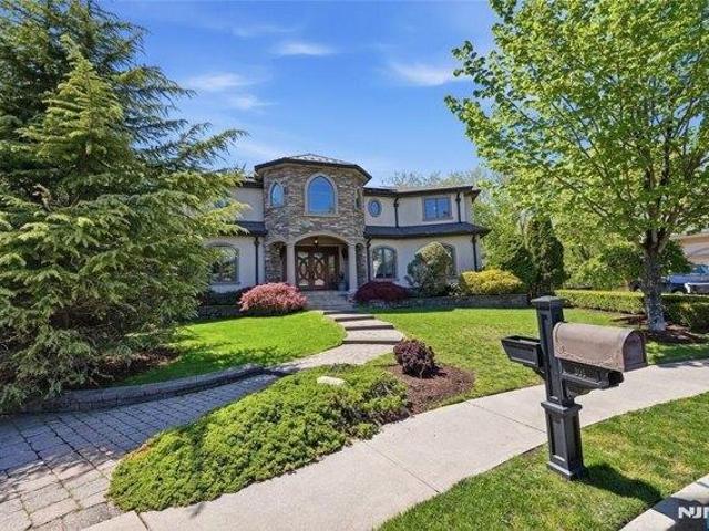 house with 6 bedroom, Paramus NJ DLS101801925