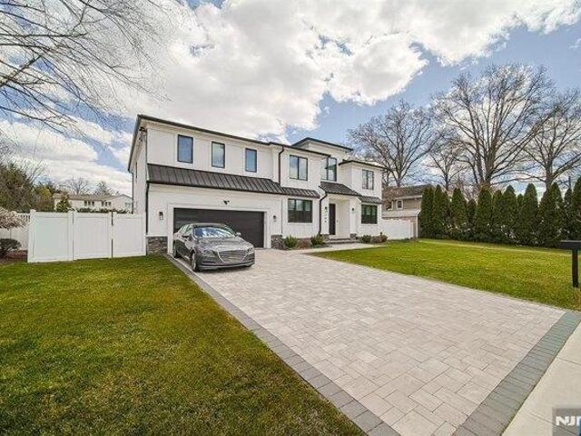 house with 6 bedroom, Paramus NJ DLS102728715