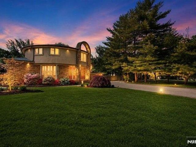 house with 6 bedroom, Paramus NJ ES104440588