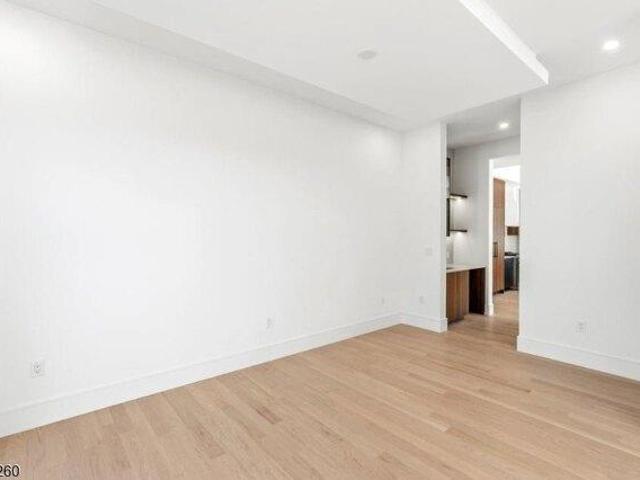 house with 6 bedroom, Paramus NJ ES104568606