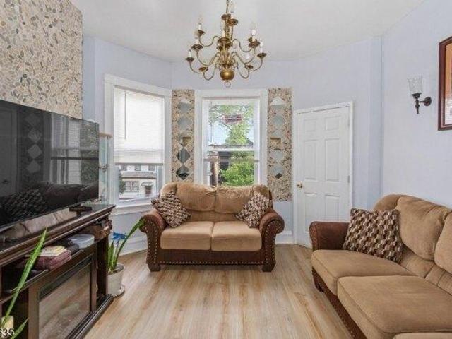 house with 6 bedroom, Passaic NJ ES104295927