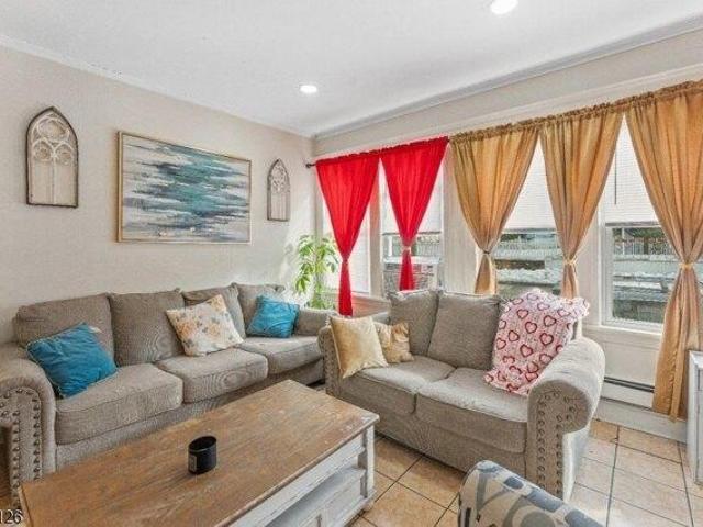 house with 6 bedroom, Passaic NJ ES104330578