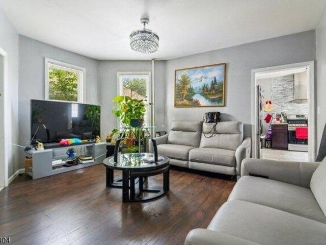 house with 6 bedroom, Passaic NJ ES104849923