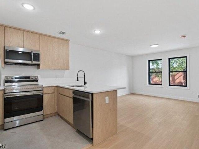 house with 6 bedroom, Paterson NJ DLS102531543