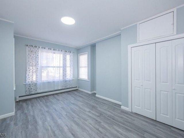 house with 6 bedroom, Paterson NJ DS102216601