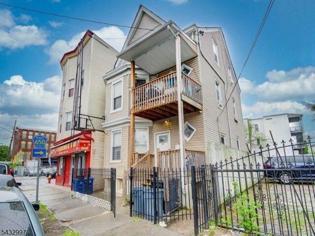house with 6 bedroom, Paterson NJ DS102726312