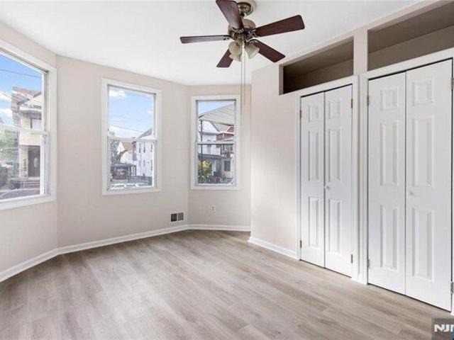 house with 6 bedroom, Paterson NJ DS102800339
