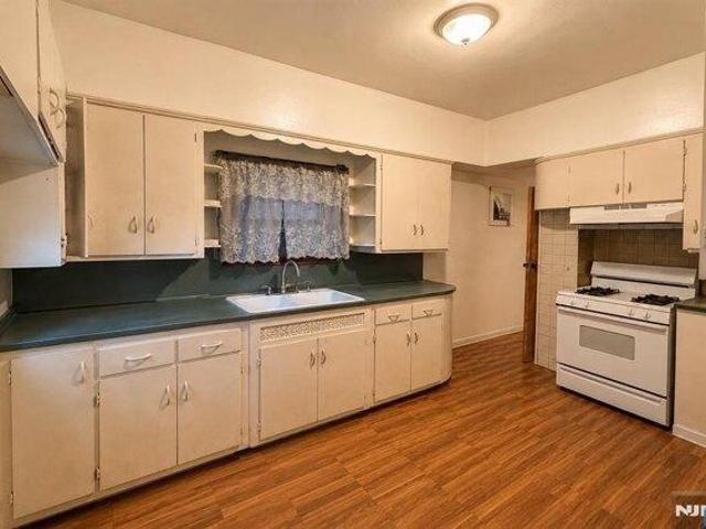 house with 6 bedroom, Paterson NJ DS102828479