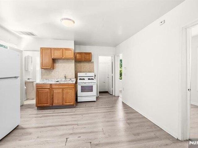 house with 6 bedroom, Paterson NJ DS104440994