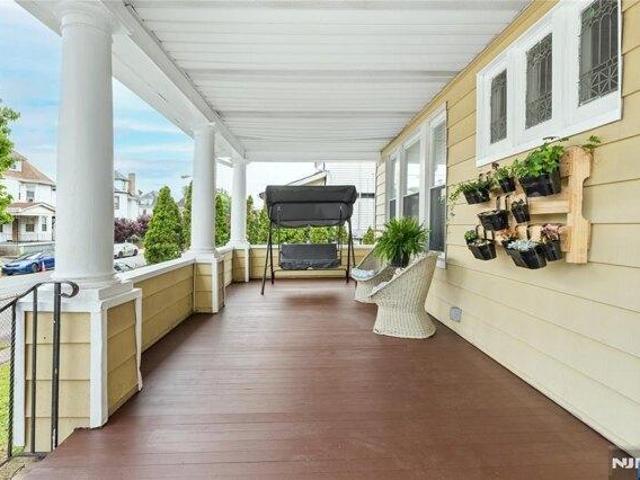house with 6 bedroom, Paterson NJ ES102828400