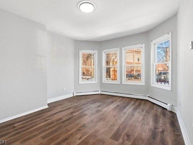 house with 6 bedroom, Paterson NJ ES104233658